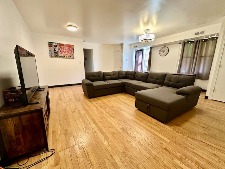 Prime Logan Square Location! 5bd/2ba Apartment - Chicago, IL