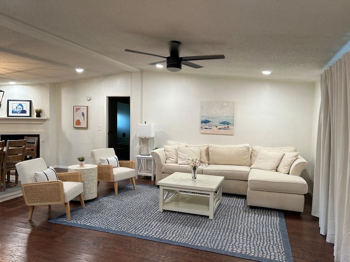 Grand Lake Waterfront In Beautiful Dripping Spring - Disney