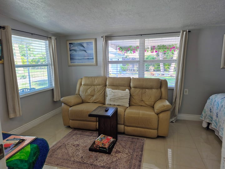 Adorable 1 Bedroom Apt, Close To The Intracoastal - Jensen Beach, FL