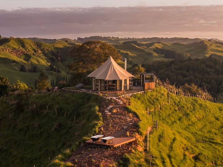 Luxury Hilltop Glamping Retreat For Two - Te Kuiti
