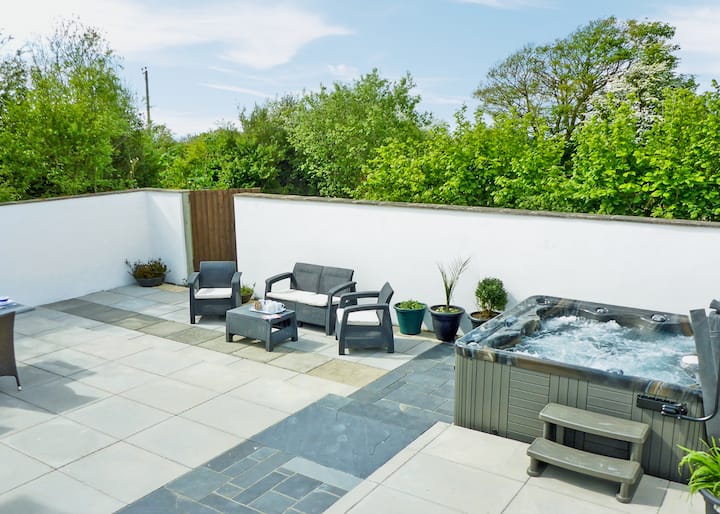 Island View - Aberaeron