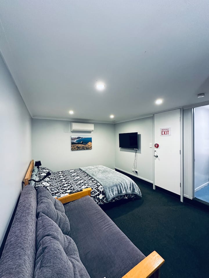 Own Unit With Bathroom. Airfryer/microwave. No Hob - Dunedin
