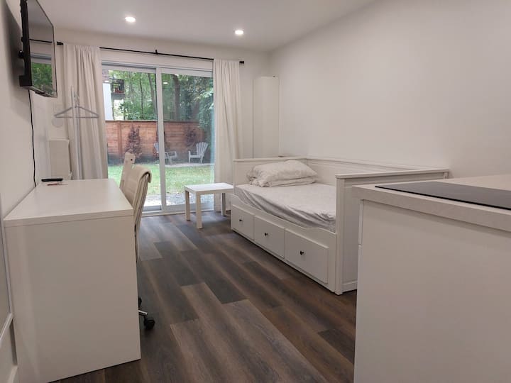 Lux Private Studio Apartment Near Metro Montreal - Montreal