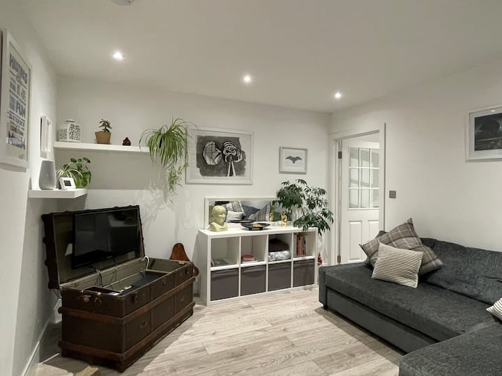 Contemporary Courtyard Apartment - Hastings