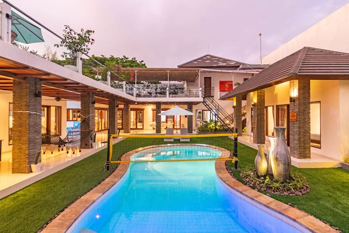 Luxury 5br Villa W/ Private Pool & Rooftop Lounge - Legian