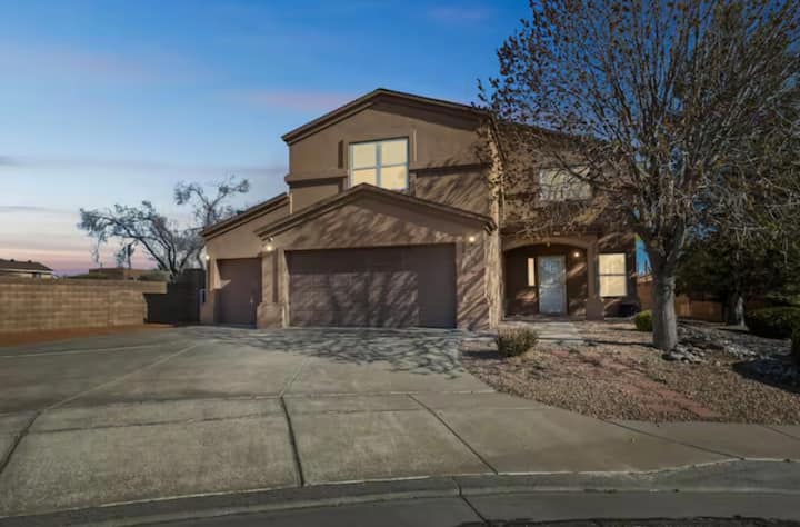 Brindisi Estate - Beautiful 5br Home With Hot Tub - アルバカーキ, NM