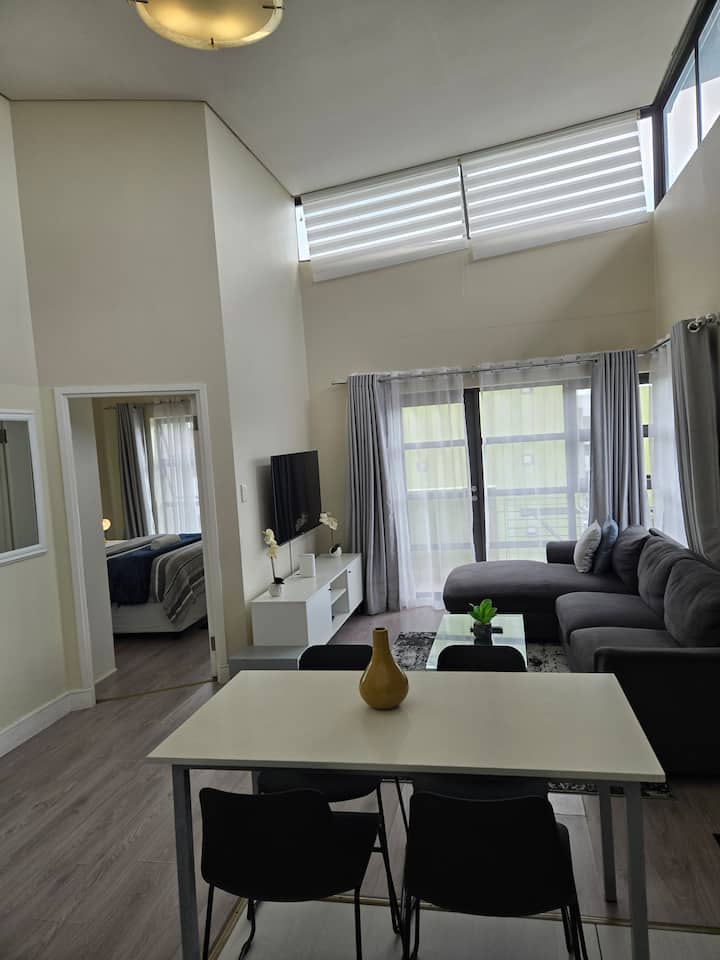 Beautiful 2 Bedroom Unit, Inverter & Complex Pool - Sandton