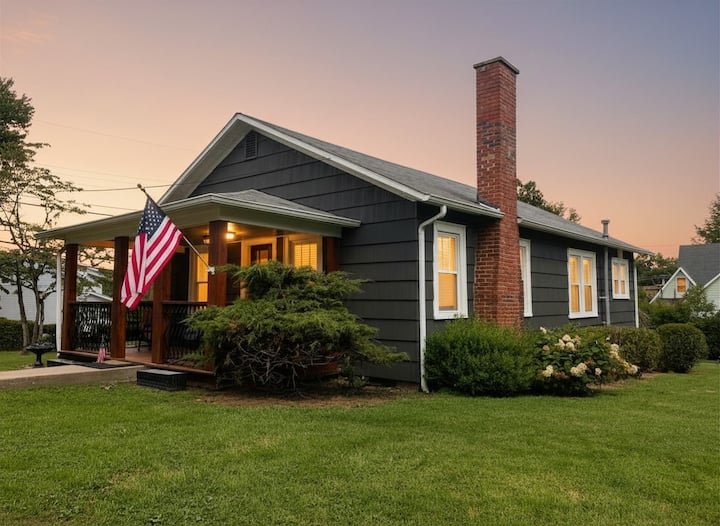 Walk To Town Or Hike/bike To Nrg, Hot Tub 3 Br - Hawks Nest State Park, Ansted