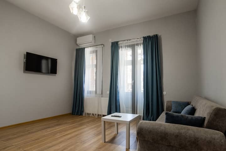 Meidan Bazaar Prime Location Apartment - Tbilisi