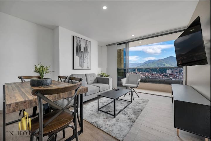 Class 48 2504 - Well-lit Apt / Panoramic Views - Itagüí