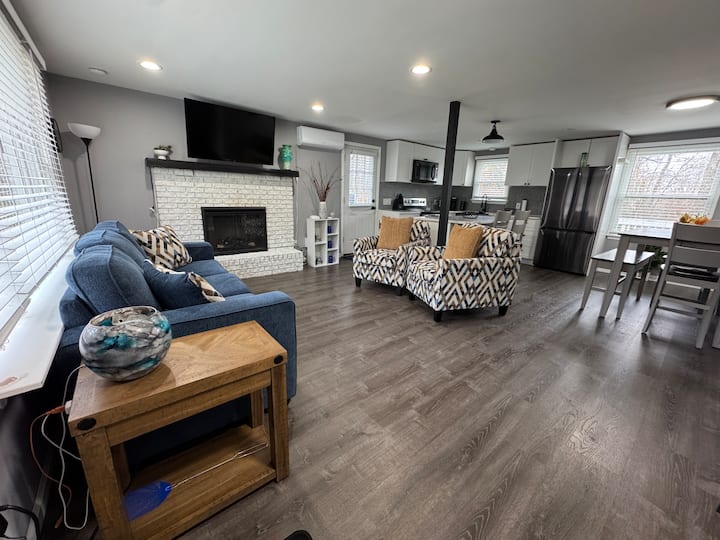 3 Br Home @ The Poconos Mountains Hot Tub Kalahari - Gouldsboro Lake, PA