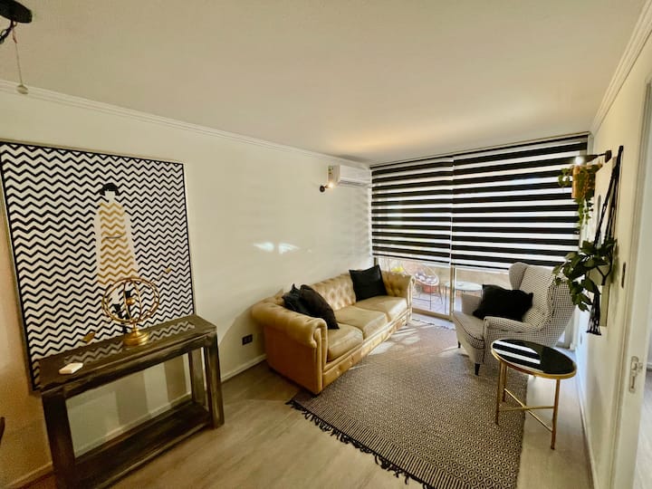 La Mejor Ubicación, Seguro, Estacionamiento Y A/c - Las Condes