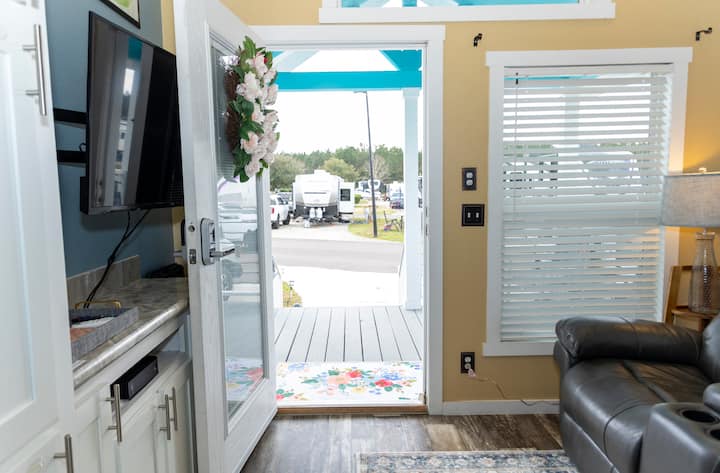 Lovely Blossom Bungalow In Jacksonville. - Jacksonville, FL