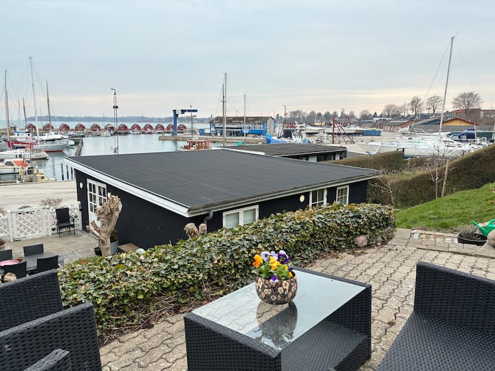 Charmerende Fiskerhus Ved Rødvig Havn – Tæt På Hav - Dänemark