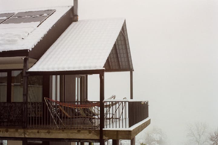 Private Mountain Retreat · Hot Tub · Near Oni - Georgia