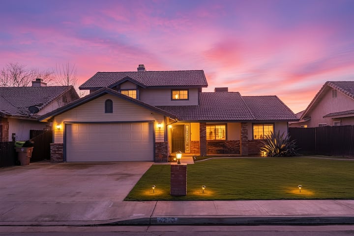 Modern 3br Home + Loft | Garage | Quiet, Safe Area - Bakersfield, CA