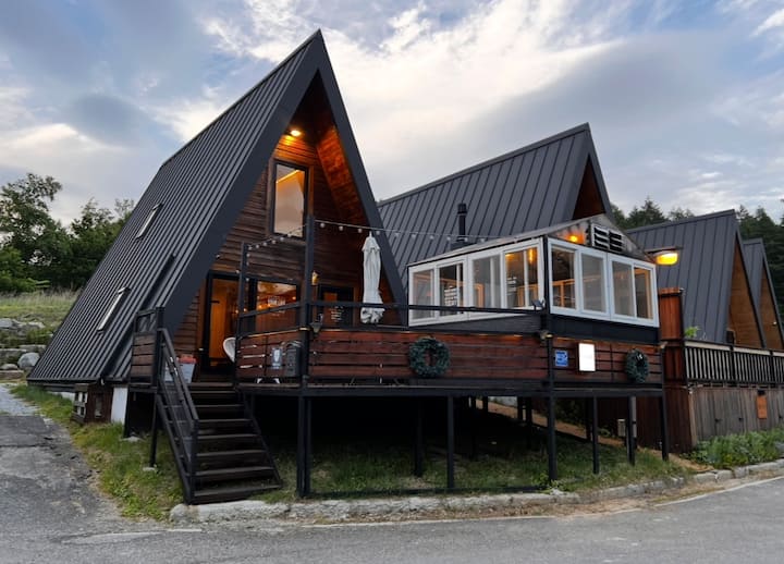 대관령 양떼목장 근처 M&h 캐빈하우스 (캠핑3호,각방에어컨 노래방, 실내바베큐장, 불멍) - 정선군