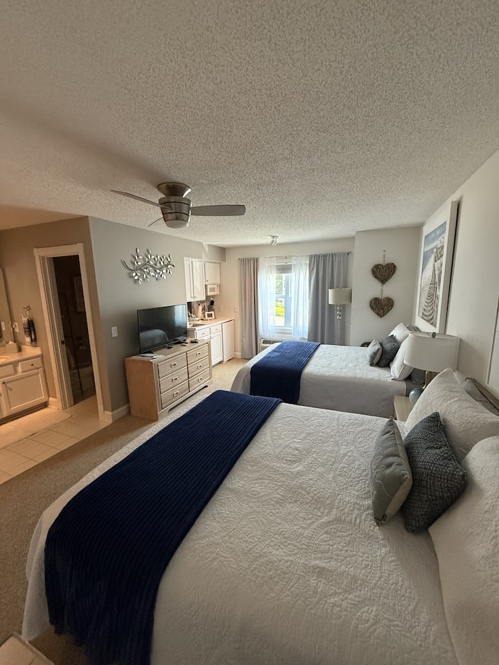 Sunset Beach Suite Resort Amenities And Jetted Tub - Sunset Beach, NC