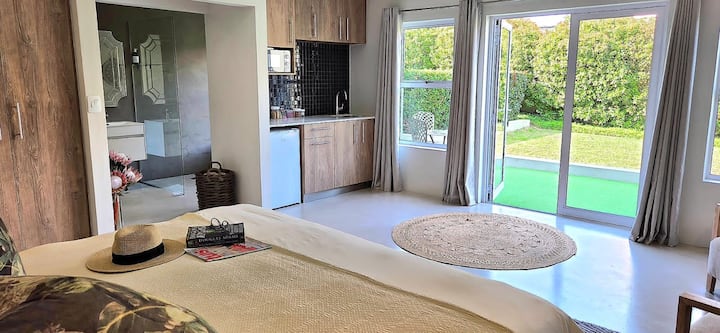 C'est La Vie 2: Self-catering Apartment For Adults - Franschhoek
