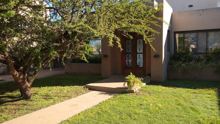 Casa Con Piscina En Barrio Cerrado - Córdoba, Argentina