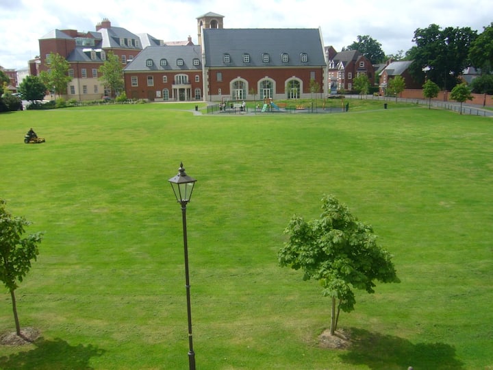 Pet Friendly Exec Furnished 5 Bed Hse On Park. - Solihull