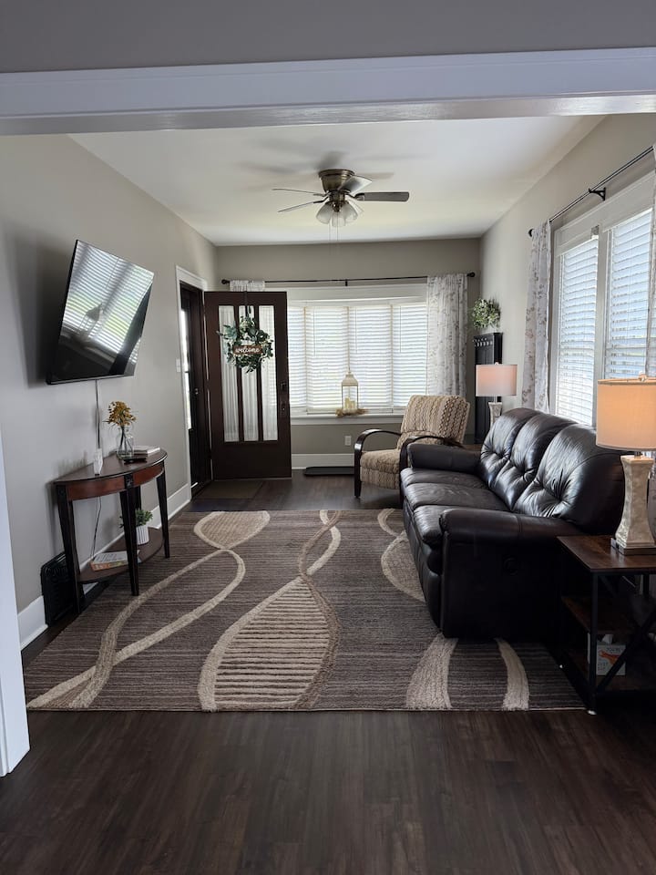 Charming, Newly Renovated Home. - Kankakee, IL