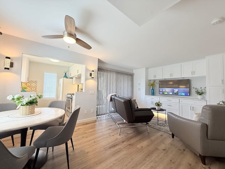 Modern & Private Corner-unit Condo In Central! - San Diego, CA