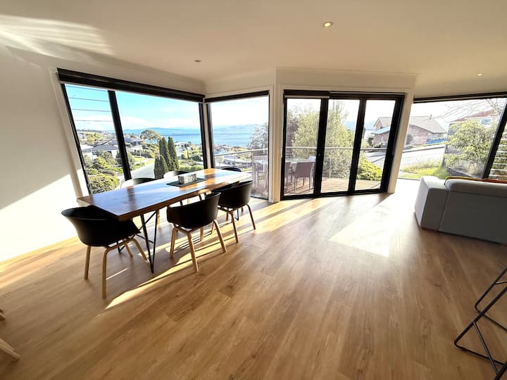 The Tranmere Escape - River Views - Hobart