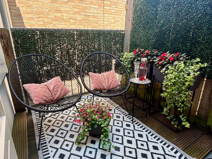 Canal-view Sunny Apartment&great Location - Amszterdam