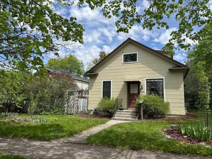 Cozy Rattlesnake Bungalow, Walk To Um & Trailheads - Missoula, MT
