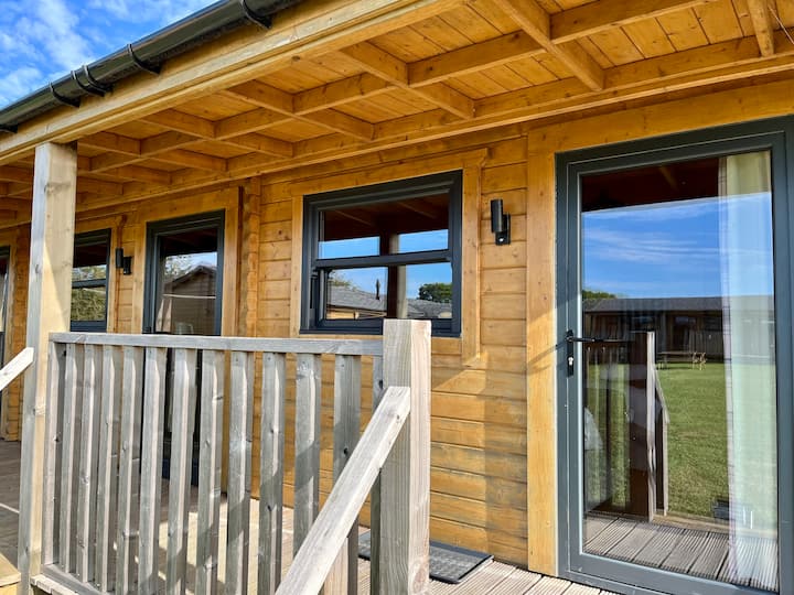 Cosy Rural Cabin + Ensuite Cedar - Evesham