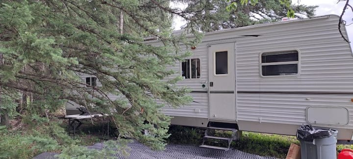 31 Ft Rv Sleeps 8. - ロッキー・マウンテン・ハウス