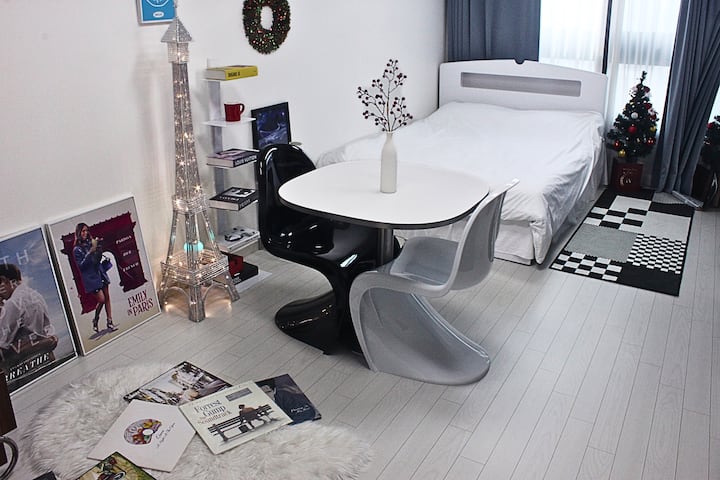 / 동성로/ 빔프/Lp/tv/핫플 커피/늦퇴실/신축 넷플/초고속와이파이/ - Daegu