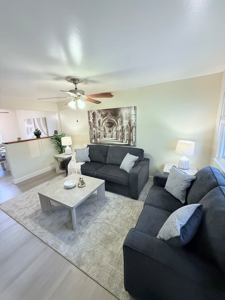 Bright & Cozy 4br Home *Minutes From Dtw Airport* - Detroit Metro Wayne County Airport (DTW)