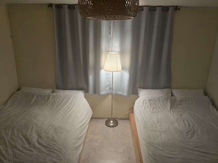 대형숙박10인찐대구주택문화체험 /쓰리룸+거실+주방
+K문화베란다+옥상  123호선번화가근처 - Daegu