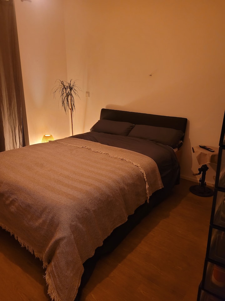 Private Room * Tv New Building Apartment - Berlin