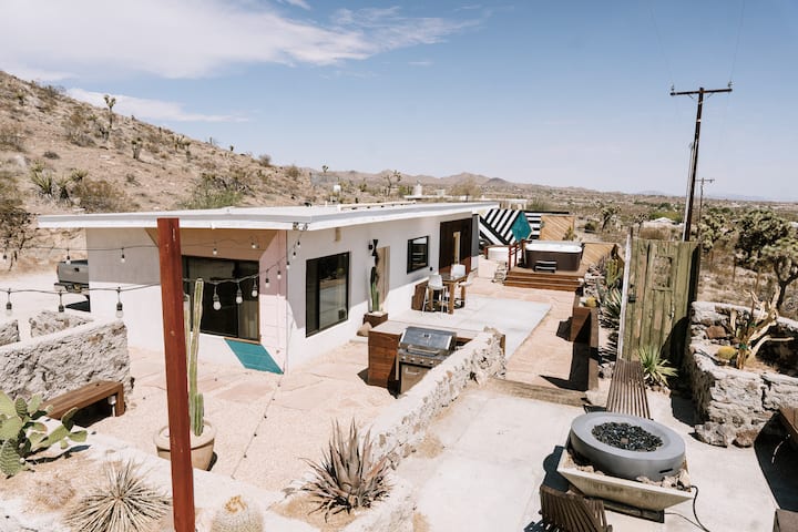 Shangri-lava : Colorful 1 Bdrm + Hot Tub - Joshua Tree National Park