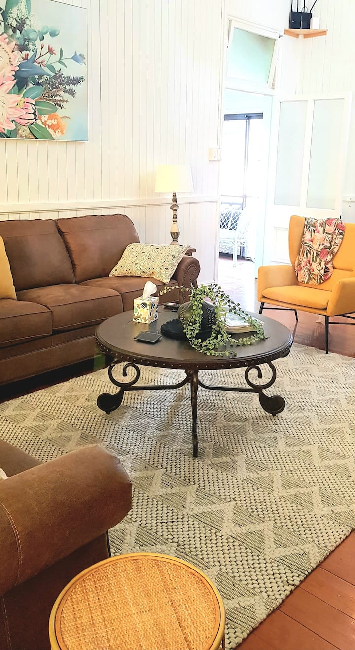"Collinora" Gorgeous Federation Large Family Home - Warwick