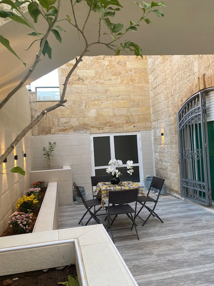 إقامة مريحة|غرفتين عائلية | موقع مميز وأجواء دافئة - Amman