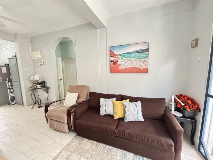 Kc River Run
~Cozy Luxury Home~ - Roseau