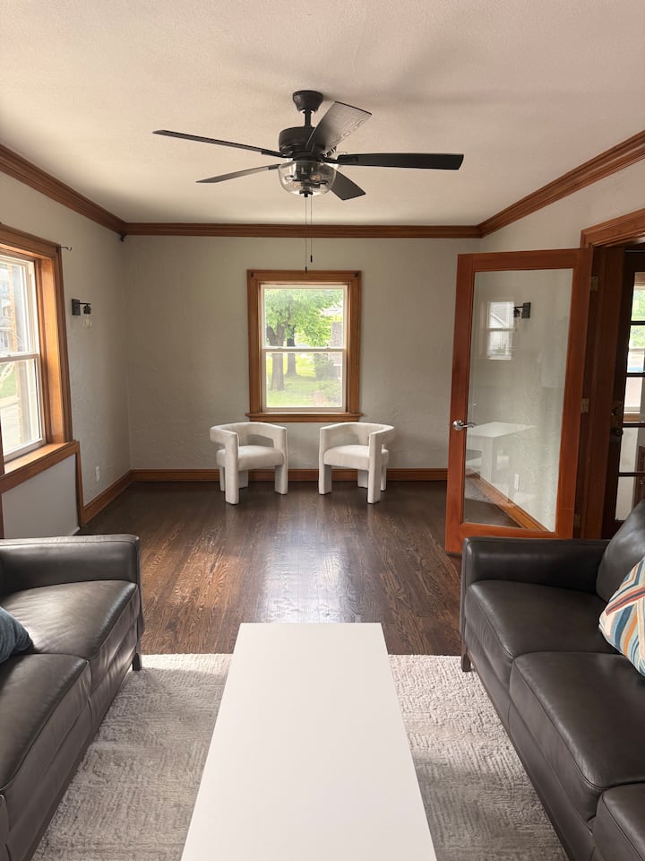 Urban Loft Above Coffee Shop | Heart Of Kck | - Kansas City, KS