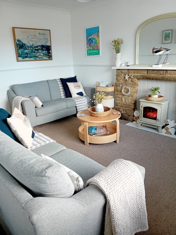 Cheerful,  Scandi Style Bungalow With Parking - Hayle