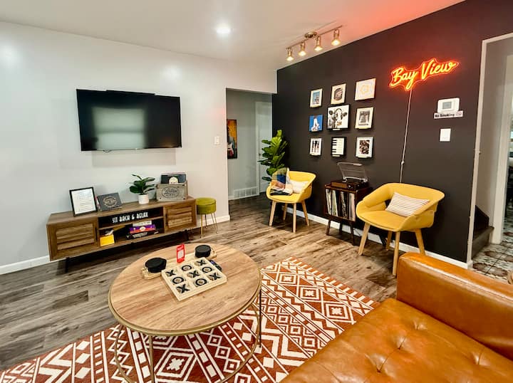 Charming House | Bright & Central With 3 Parking - ミルウォーキー, WI