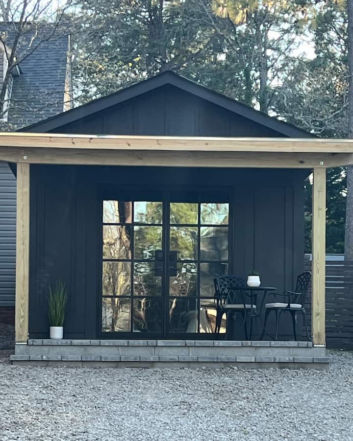 Cozy Guest Studio | Prime Location | Dog Friendly! - Whispering Pines, NC