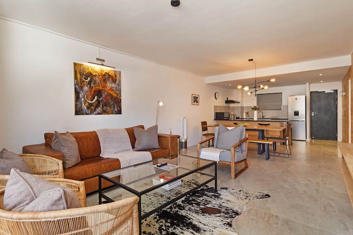 Flatrock 2 Bedroom Apt With Table Mountain View - Camps Bay