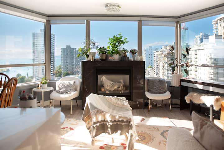 Panoramic Ocean & Mountain Views 2br + Solarium - Vancouver