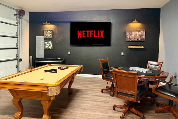 Getaway Near Downtown | Chef’s Kitchen, Hot Tub - Irving, TX