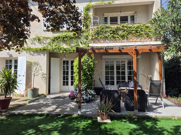 Grande Maison Avec 5 Chambres Et Jardin - Villeneuve-lès-Avignon