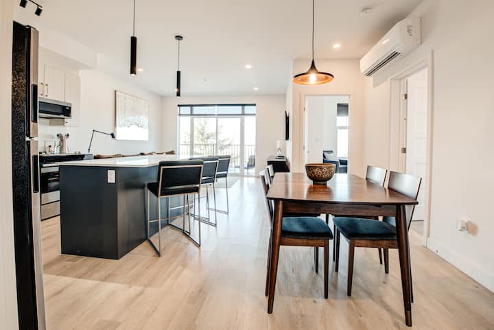 Furnished 2 Bed Apt, Beautiful River Views - Gatineau