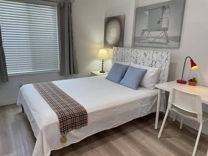 Comfortable &Tidy 1-bedroom - Port Moody
